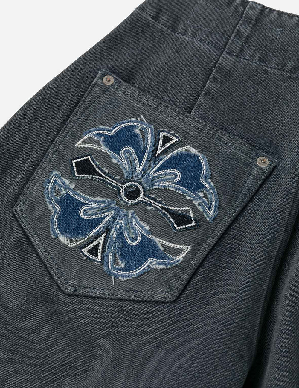 Distressed Kamon Appliqué Embroidery Balloon Fit Jeans – EVISU